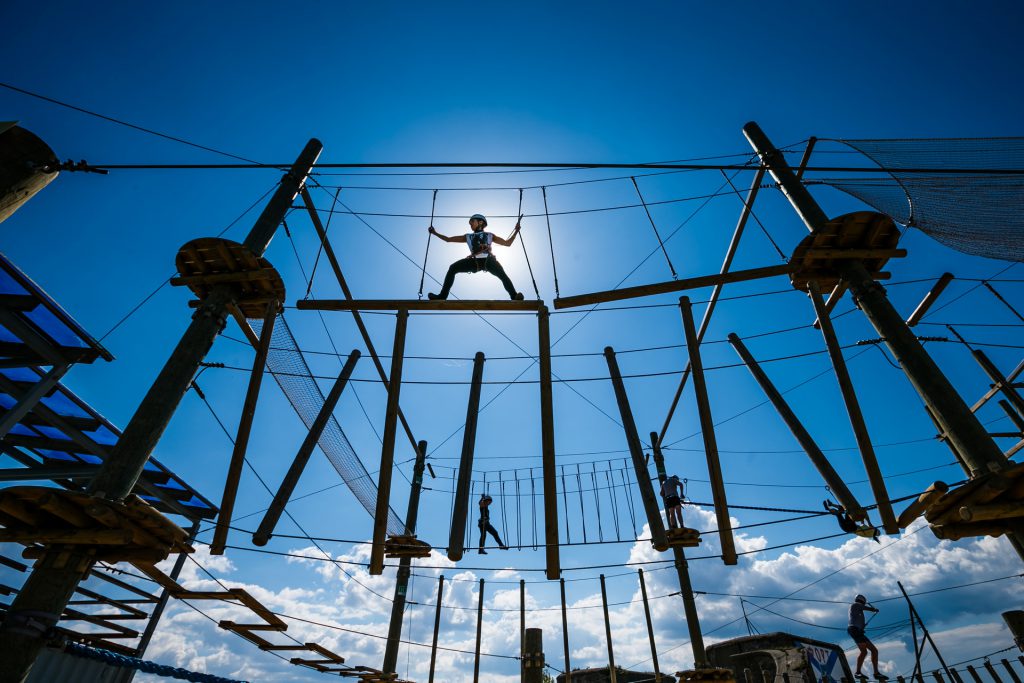 Flying Rhino - Načrtovanje, gradnja in vzdrževanje pustolovskih parkov ...